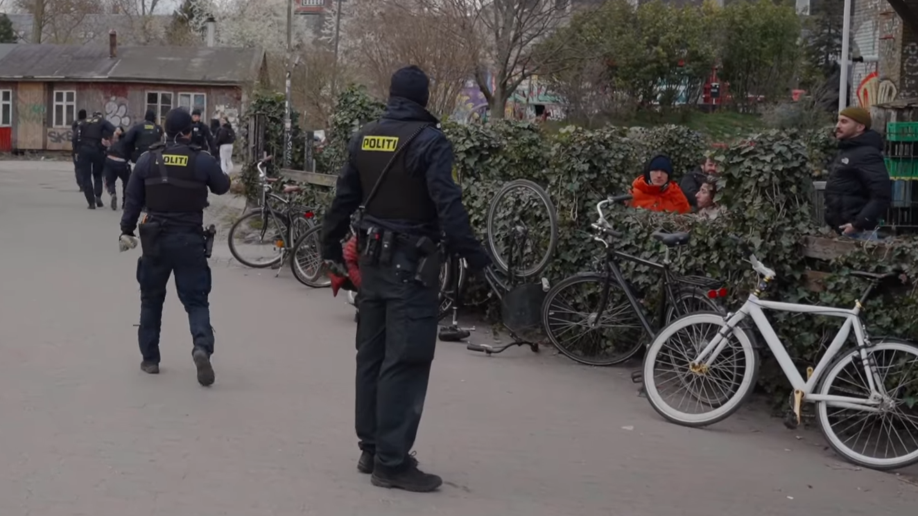 This is what actually happens in a city with no laws