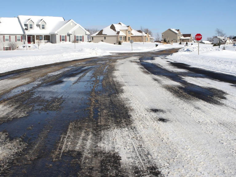 Caution urged as crews clear snow, salt streets in Wheaton