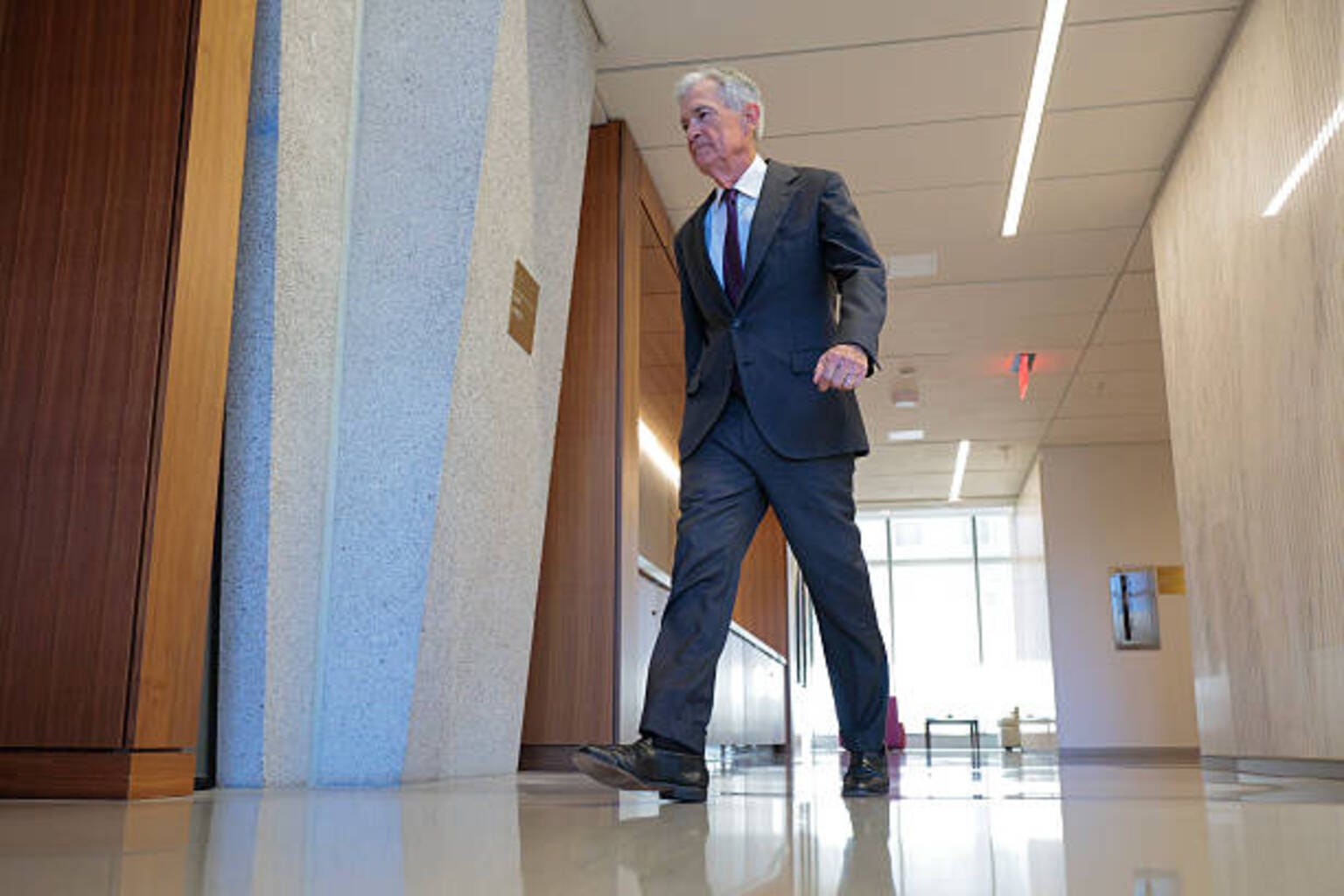 Fed's Powell gets top approval rating among Washington leaders