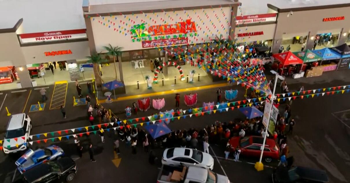 California-based Latino grocer opens first store in Arizona