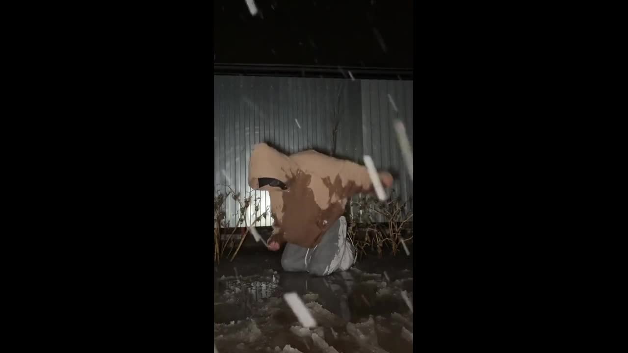 Man slips while attempting dance trend in Volgograd, Russia