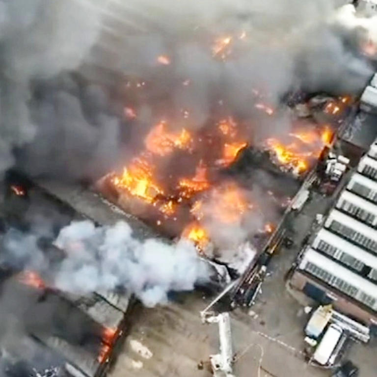 UK: Massive fire rips through factory in Wolverhampton
