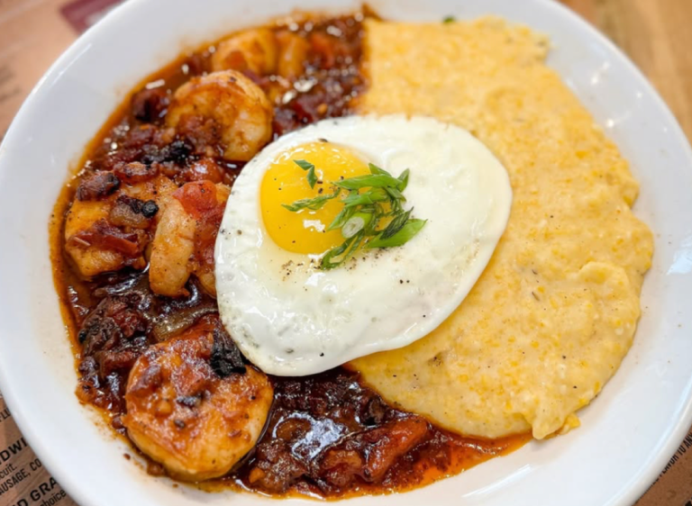 5 chain restaurants with the best shrimp and grits plates