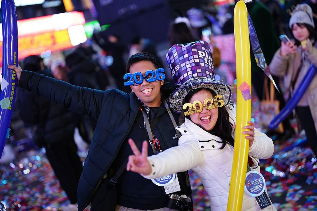 Experts say you should make these 5 financial moves to start 2026