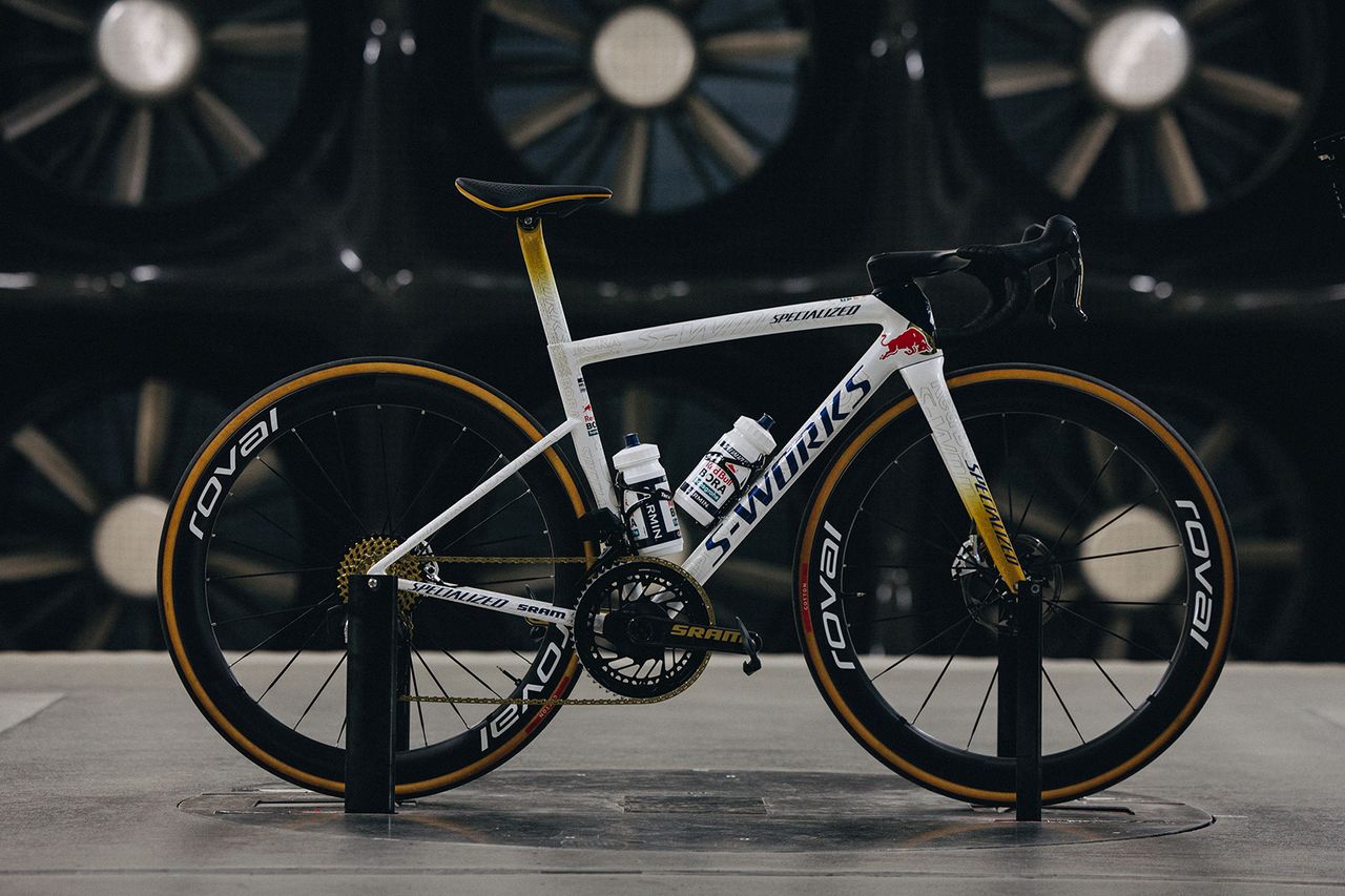 Remco Evenepoel’s Specialized S-Works Tarmac SL8 for 2026: Gold accents ...