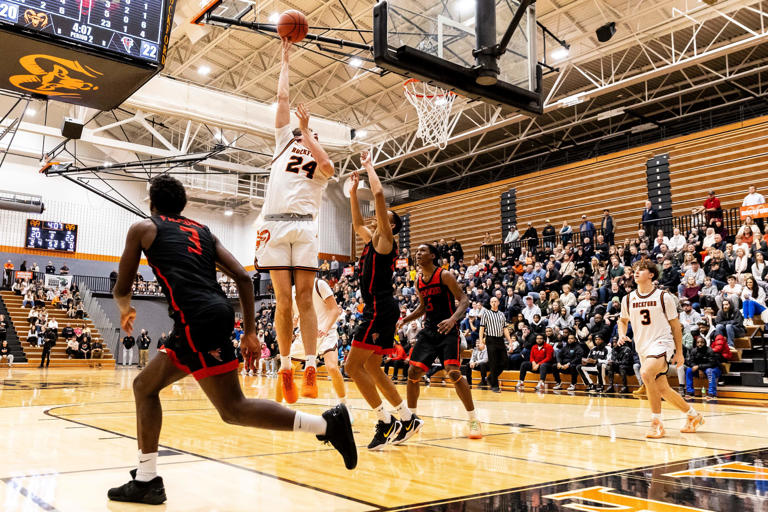 Buzzer-beater lifts East Kentwood past Rockford in top-10 boys hoops clash