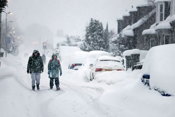 Snow maps show huge blizzard hitting 564-mile stretch of Britain with ...