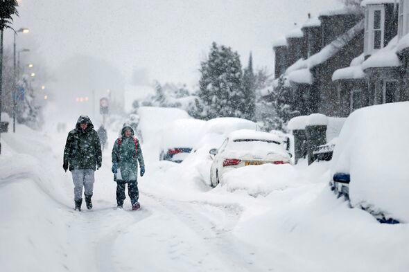 Snow maps show huge blizzard hitting 564-mile stretch of Britain with ...