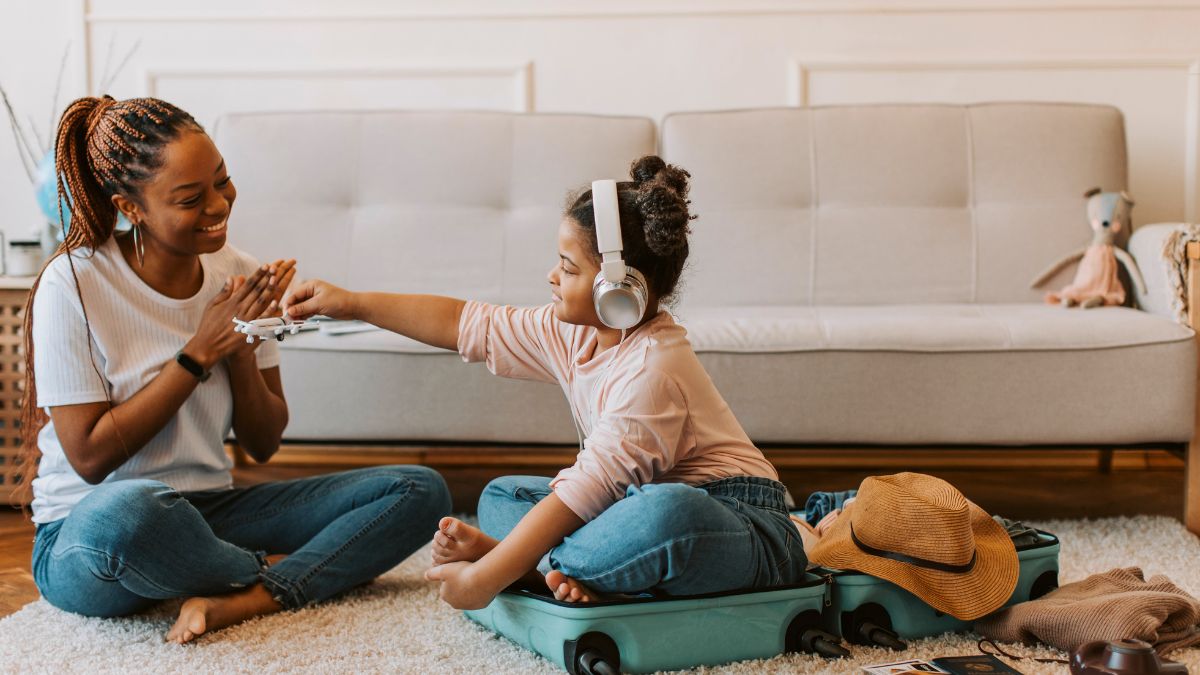 10 habits parents share when raising happy kids