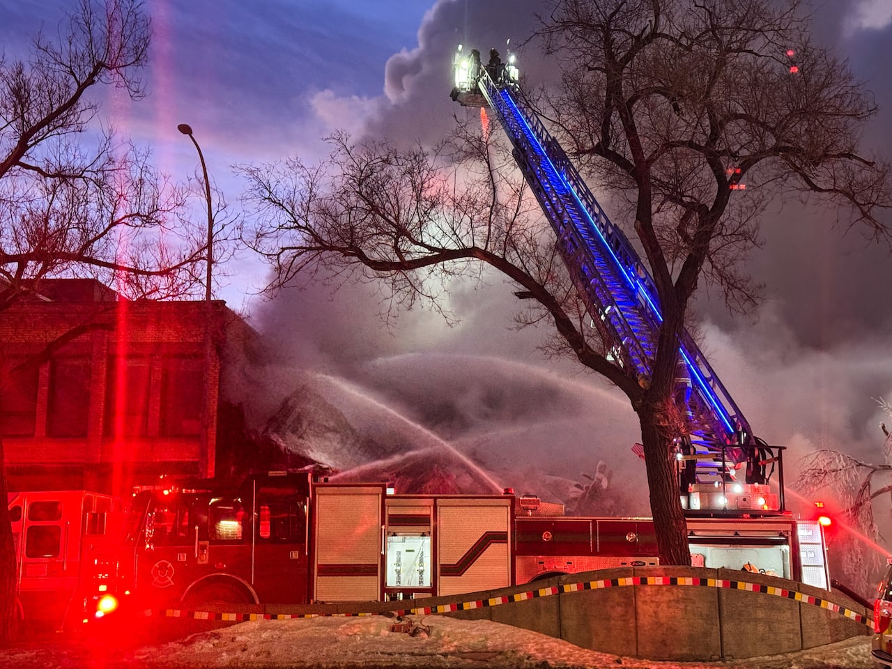 Vacant ManWin Hotel in Winnipeg burns, collapses