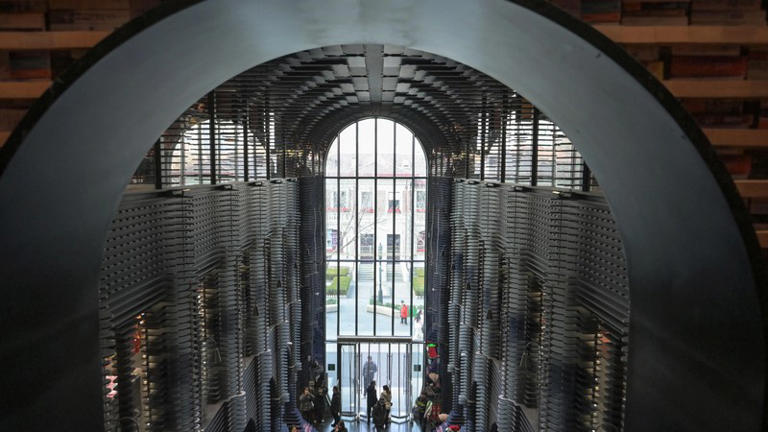 Novel concept: China's spellbinding bookstores draw selfie snappers