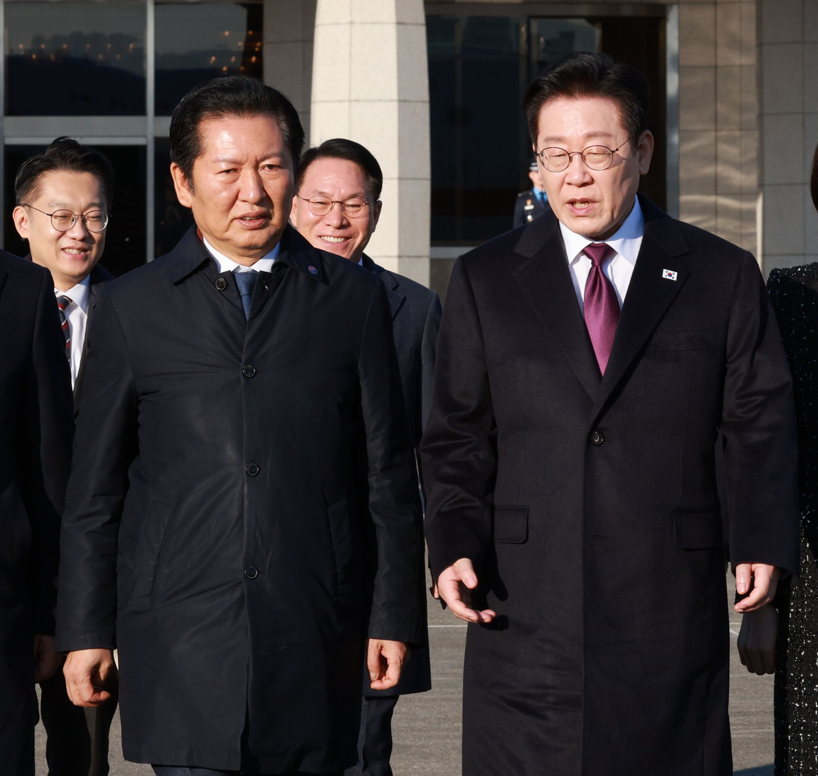 Democratic Party revises bill, condemns Bong Wook's prosecutorial revival