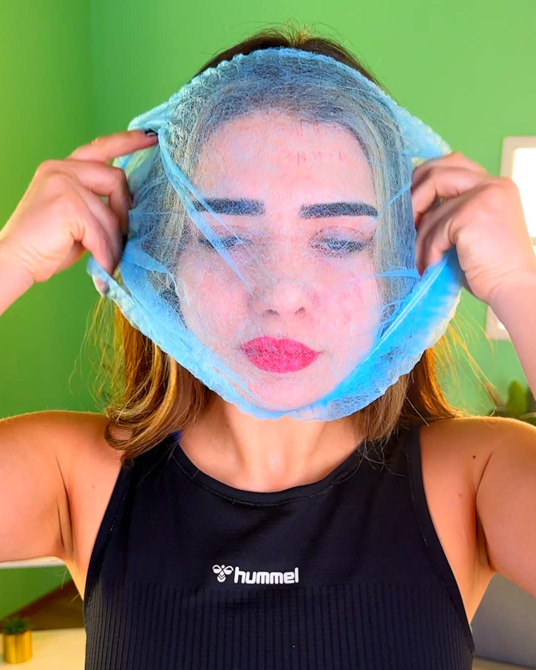 Avoid ruining your blouse with makeup💄