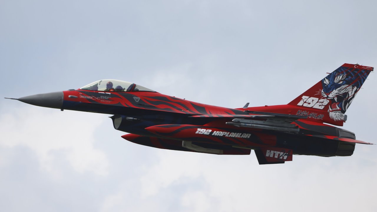 Tiger painted F-16 lights the burners and launches hard