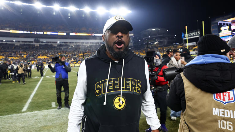 Mike Tomlin should be calling games, not working in a studio