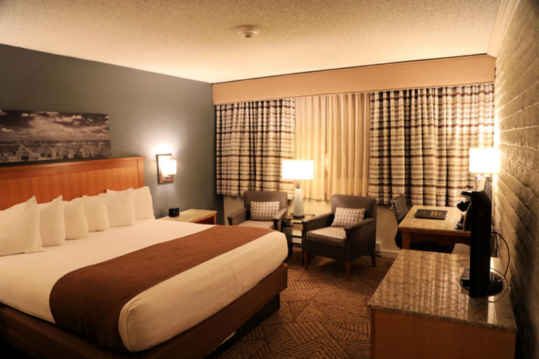 Walk straight from your room to the rim: Kachina Lodge at the Grand Canyon