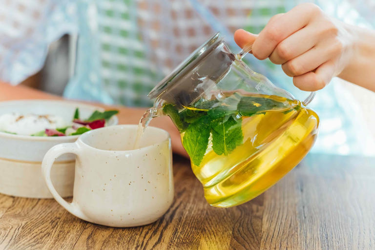 What happens to your blood sugar when you drink peppermint tea