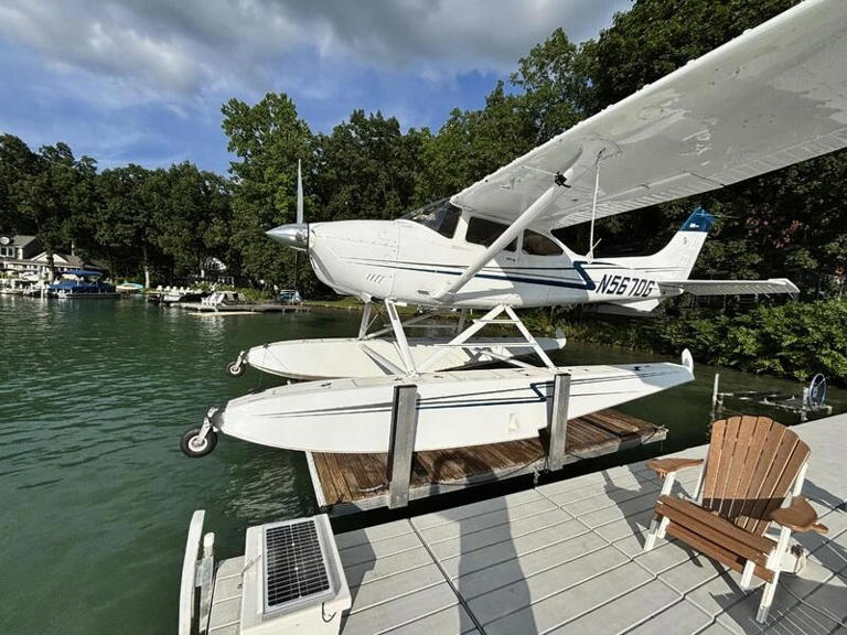 This 1979 Cessna 182Q Skylane Is an Amphibious ‘AircraftForSale' Top Pick