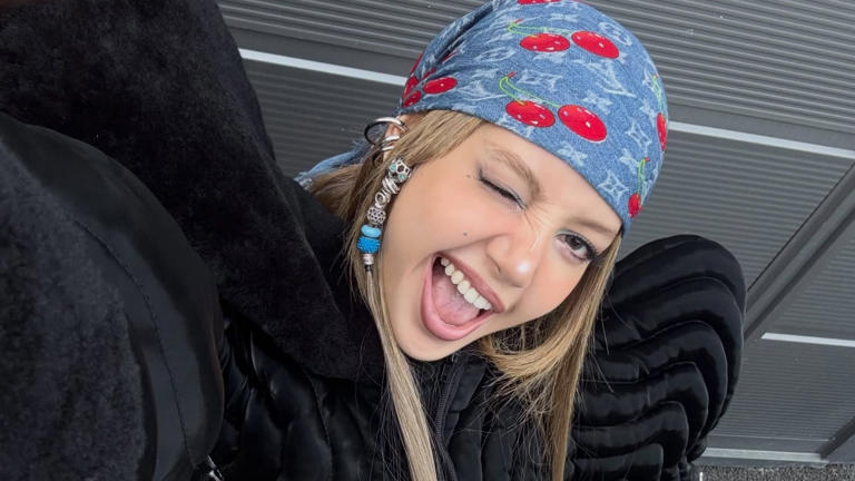 Una dea: la cantante stupisce con la sua figura sul red carpet