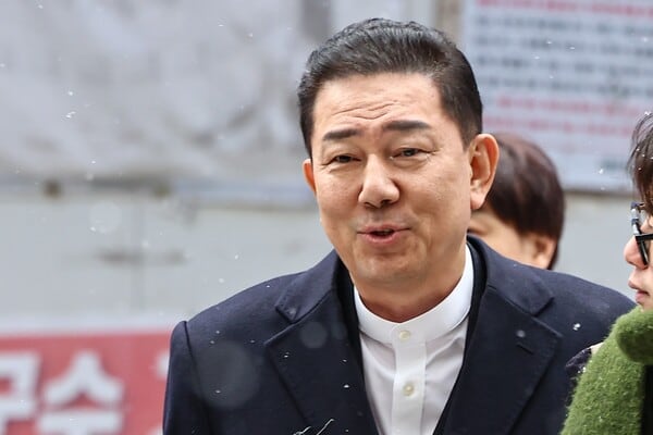 Police raid Democratic Party Rep. Kim Byung-kee after expulsion