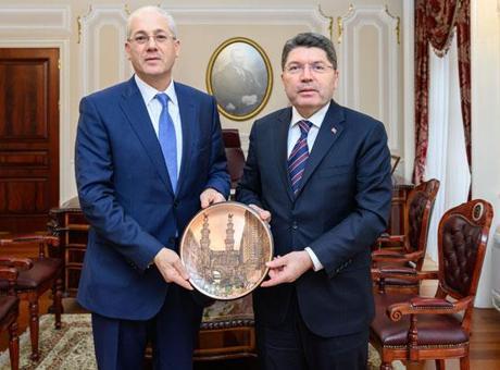 Bakan Tunç, Mısır'ın Ankara Büyükelçisi El Sheikh ile görüştü