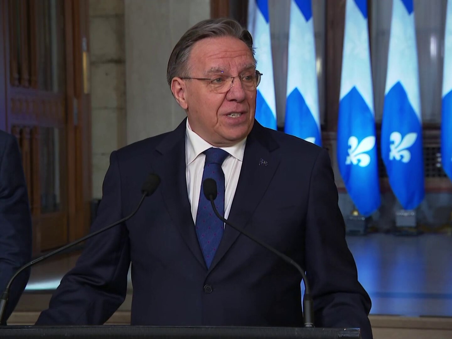 Démission Legault : Samuel Poulin salue son travail, Geneviève Hébert ...