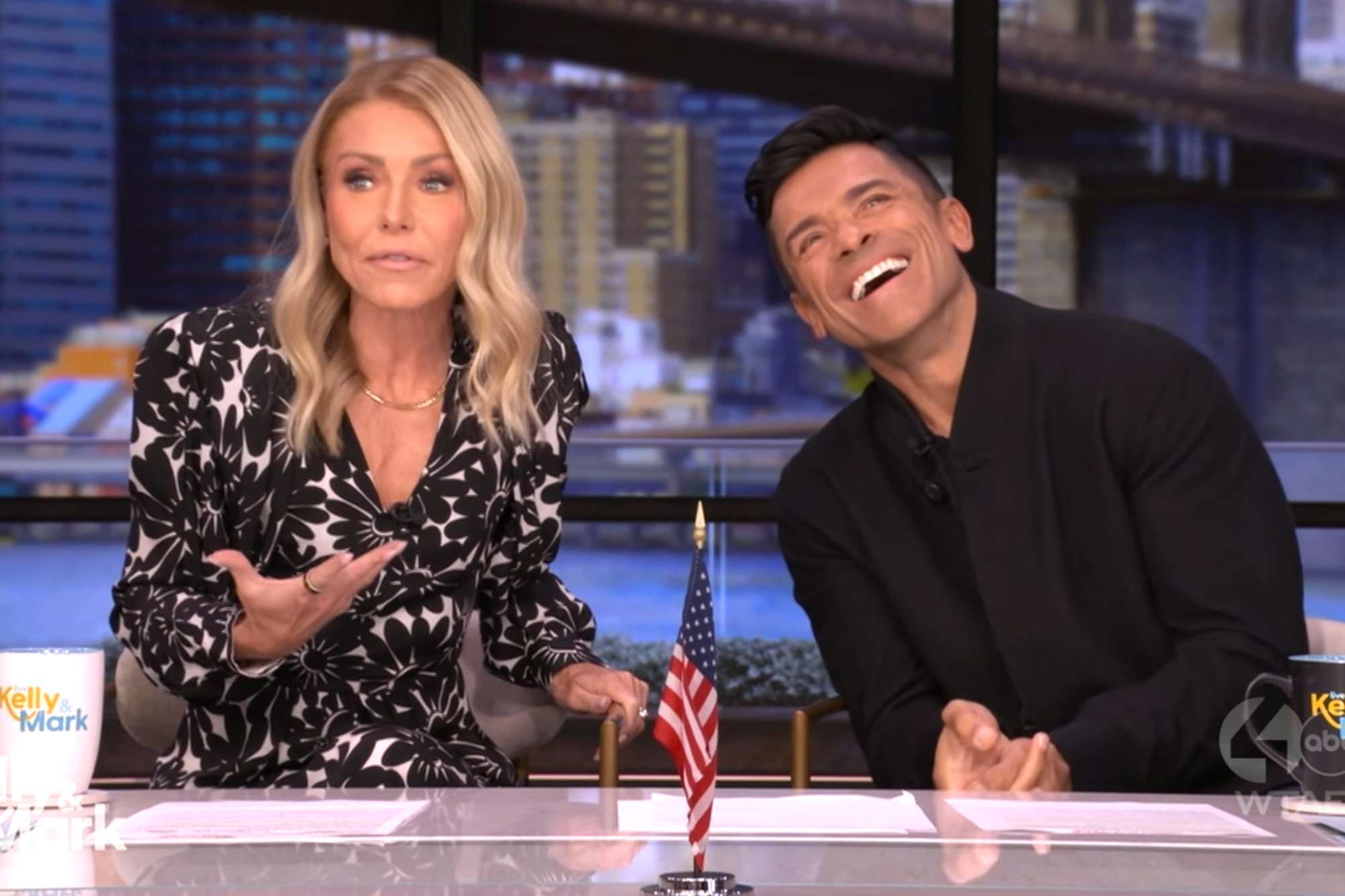 Kelly Ripa reveals Mark Consuelos' late-night message on how to 'loosen ...