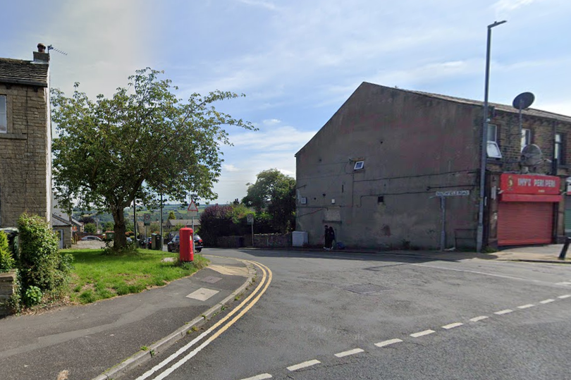 Officers swarm Huddersfield village with 'police stinger' spotted
