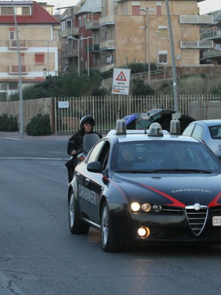 Furto in una villa nel Varesotto, il proprietario accoltella un ladro ...