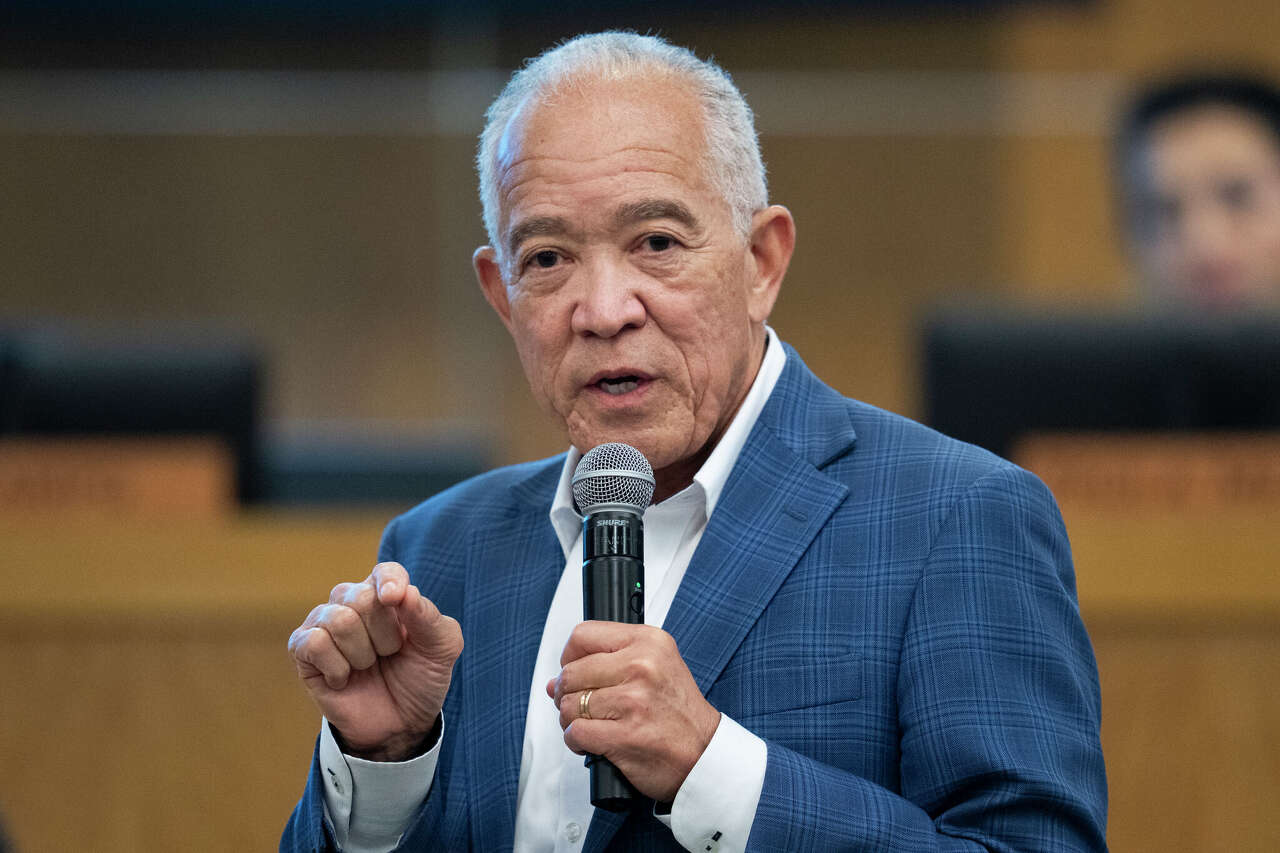 HISD's Mike Miles helped broker a nearly $1M outside contract. Can he ...