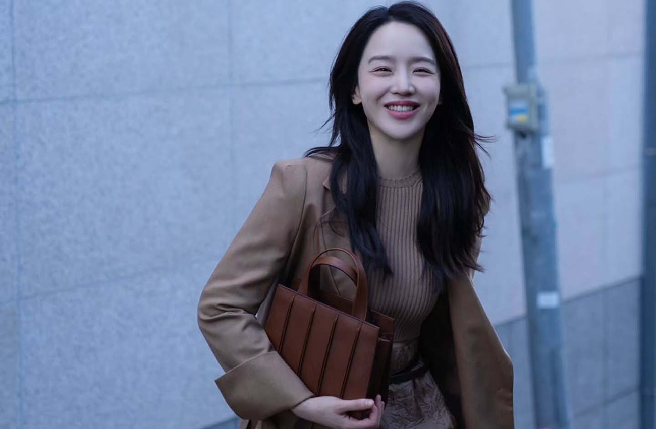 Shin Hae-sun tampil misterius di drama baru The Art of Sarah