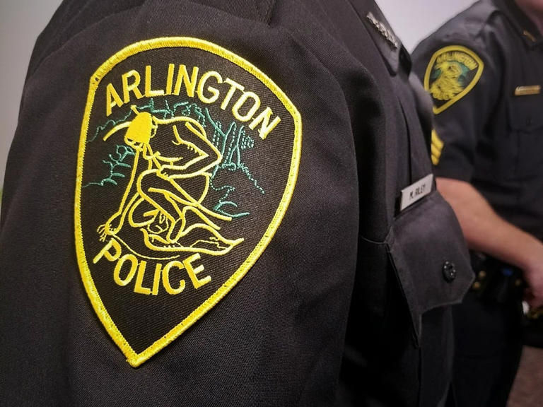 Arlington commends 3 police officers for acts of bravery