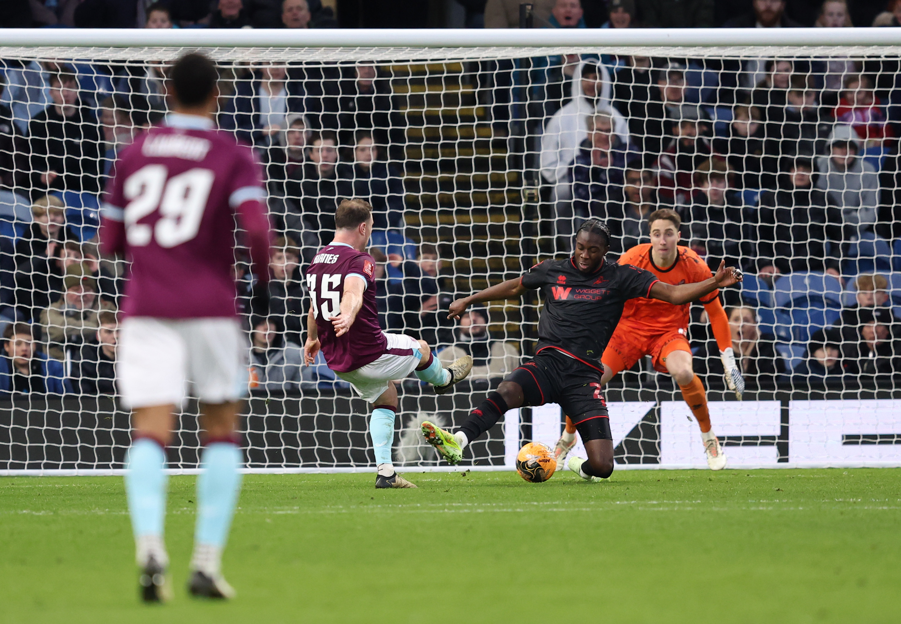 Blackpool add ex-Sheffield United defender to ranks for remainder of ...