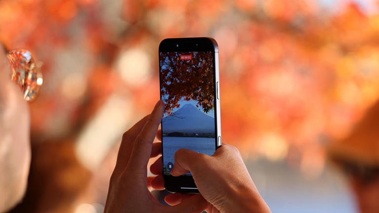 New chip generates 'tiniest earthquakes' to make smartphones smaller ...