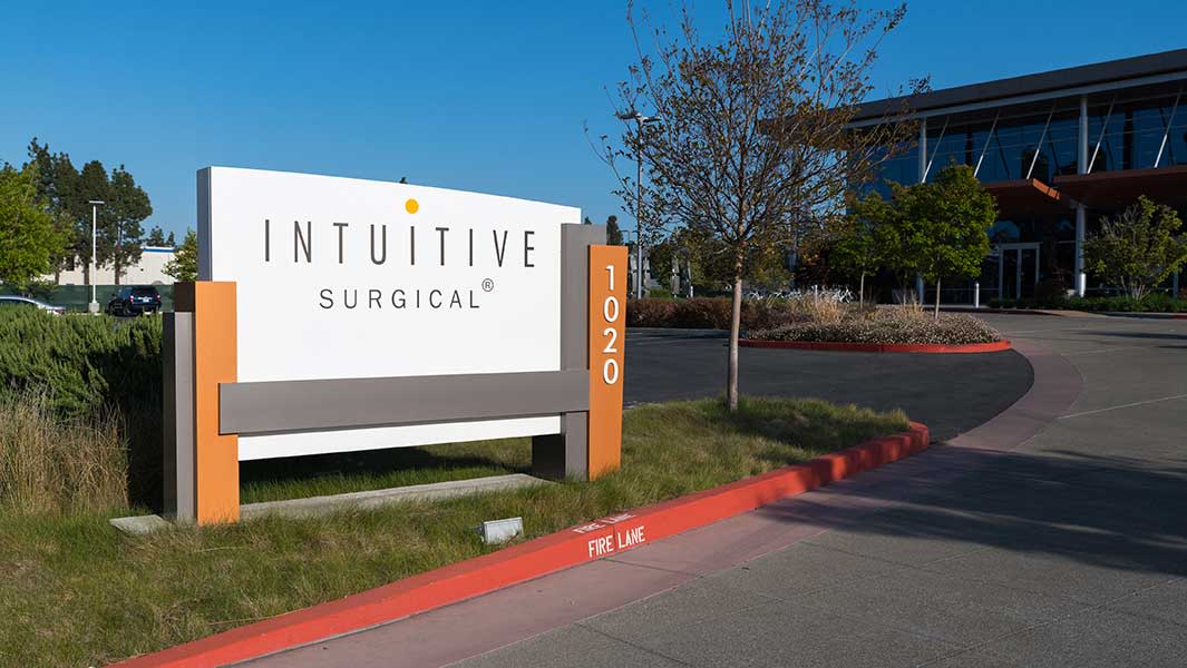Intuitive Surgical crushed fourth-quarter forecasts. So why did shares ...