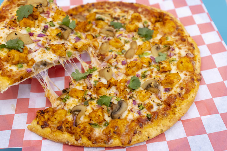 Review: Try Indian-inspired pizza and ice cream at this spot in Norfolk