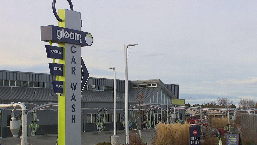 Aurora council halts plans for QT car wash near local car wash