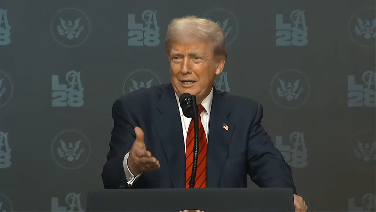 'I watched this lunatic, Pocahontas': Trump goes on mean streak, hurls ...