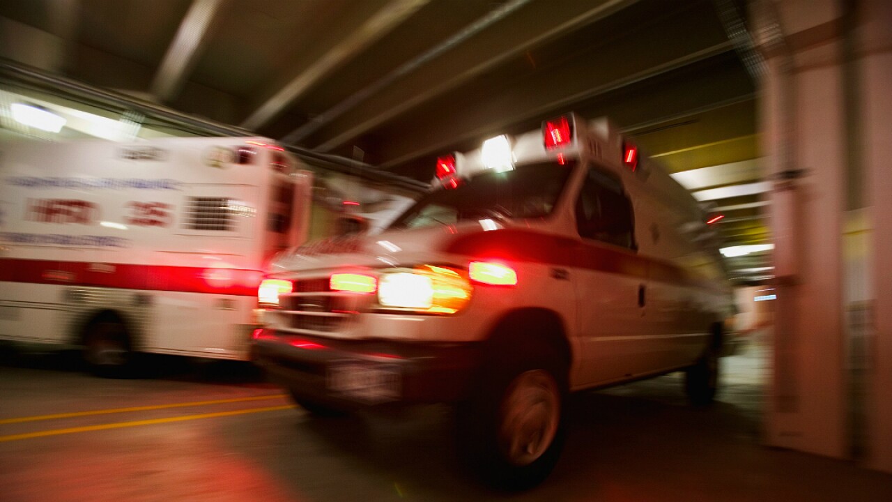 One dead, one injured after car crashes into tree on Milwaukee’s south side