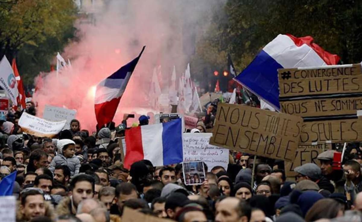 France bans 10 British far-right activists over anti-migrant actions