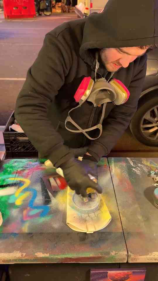 She asked a street artist to paint her boots 🤠