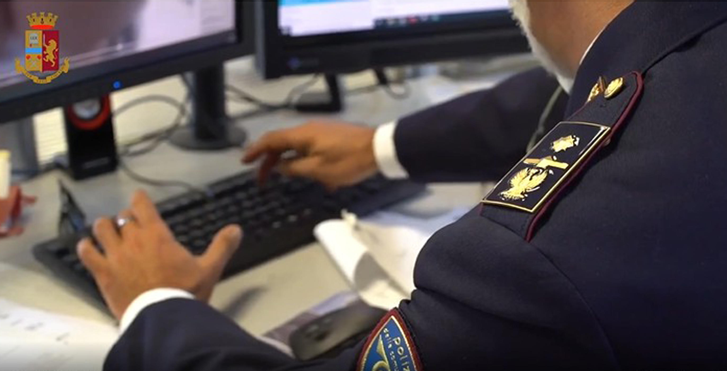 Un arresto e un'applicazione del braccialetto elettronico per 'codice ...