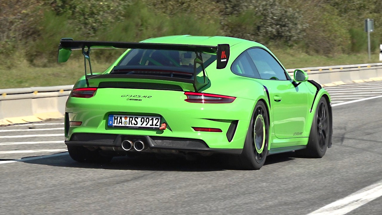 Manthey Racing GT3 RS goes full send on the Autobahn