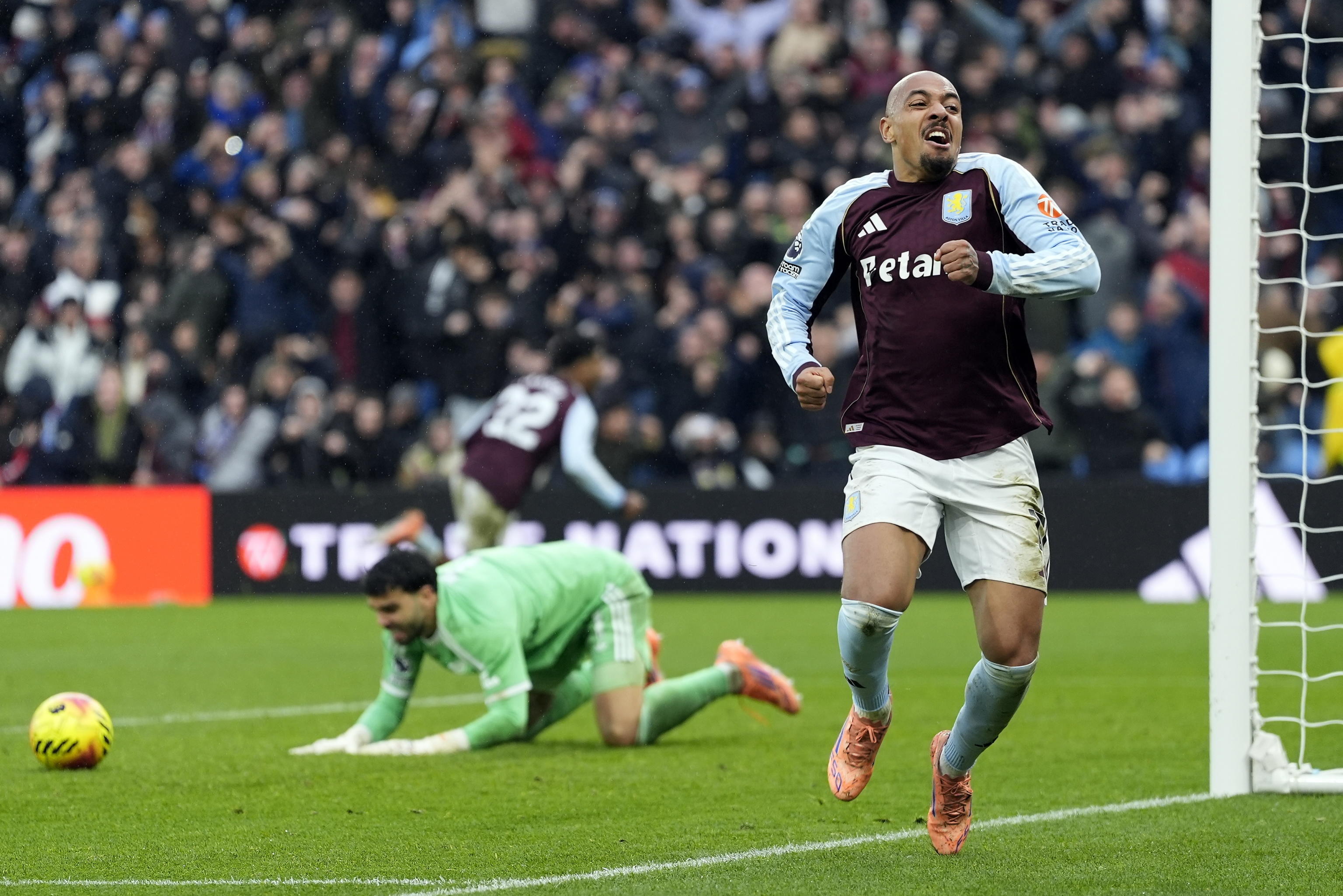 La Roma chiude Malen, atteso in giornata nella capitale