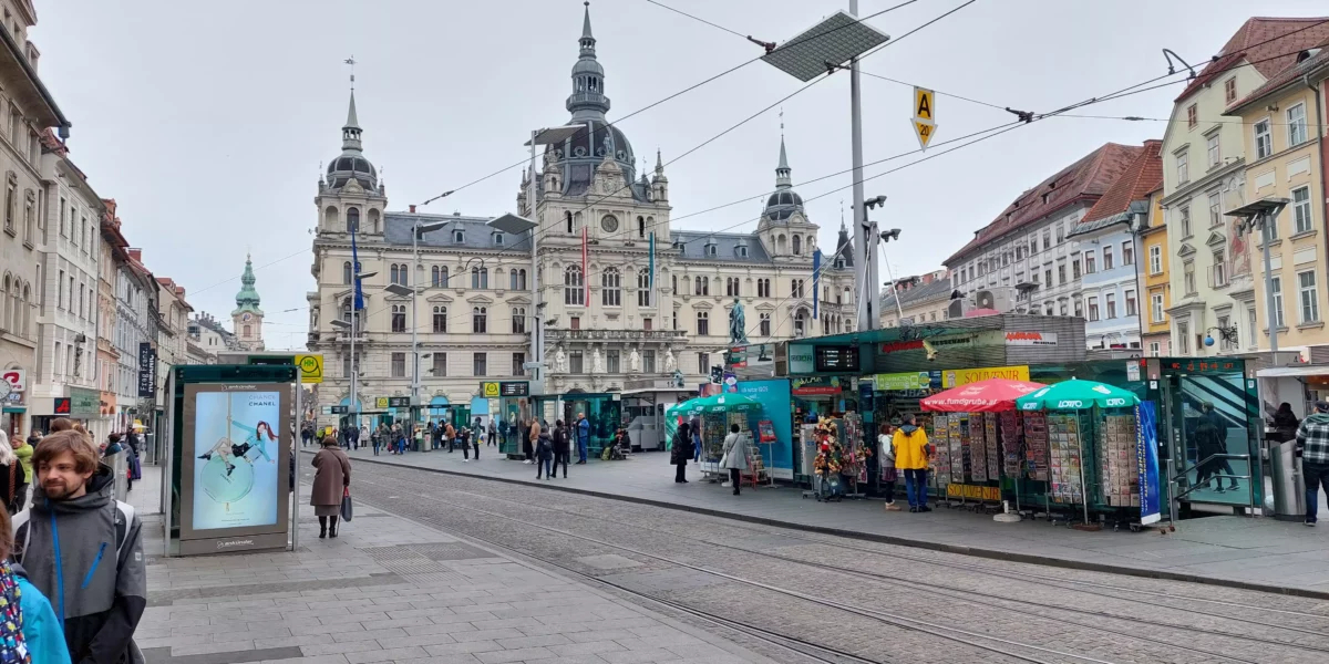 Omas gegen Rechts ziehen als Perchten am Freitag in Graz los