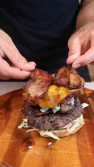 Sous vide x smoked x smash burger