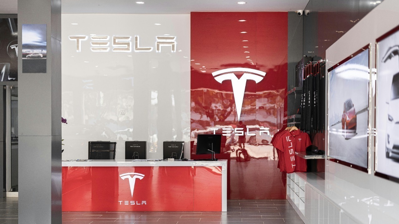 Tesla's reputation tanks in critical US consumer surveys