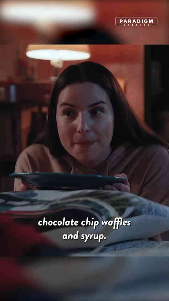 Rich Karen humiliates poor waitress