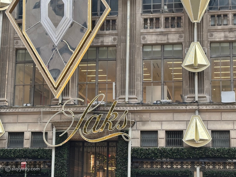 أزمة في عالم الأزياء الفاخرة: Saks Global تواجه انهيار مالي وتعلن إفلاسها
