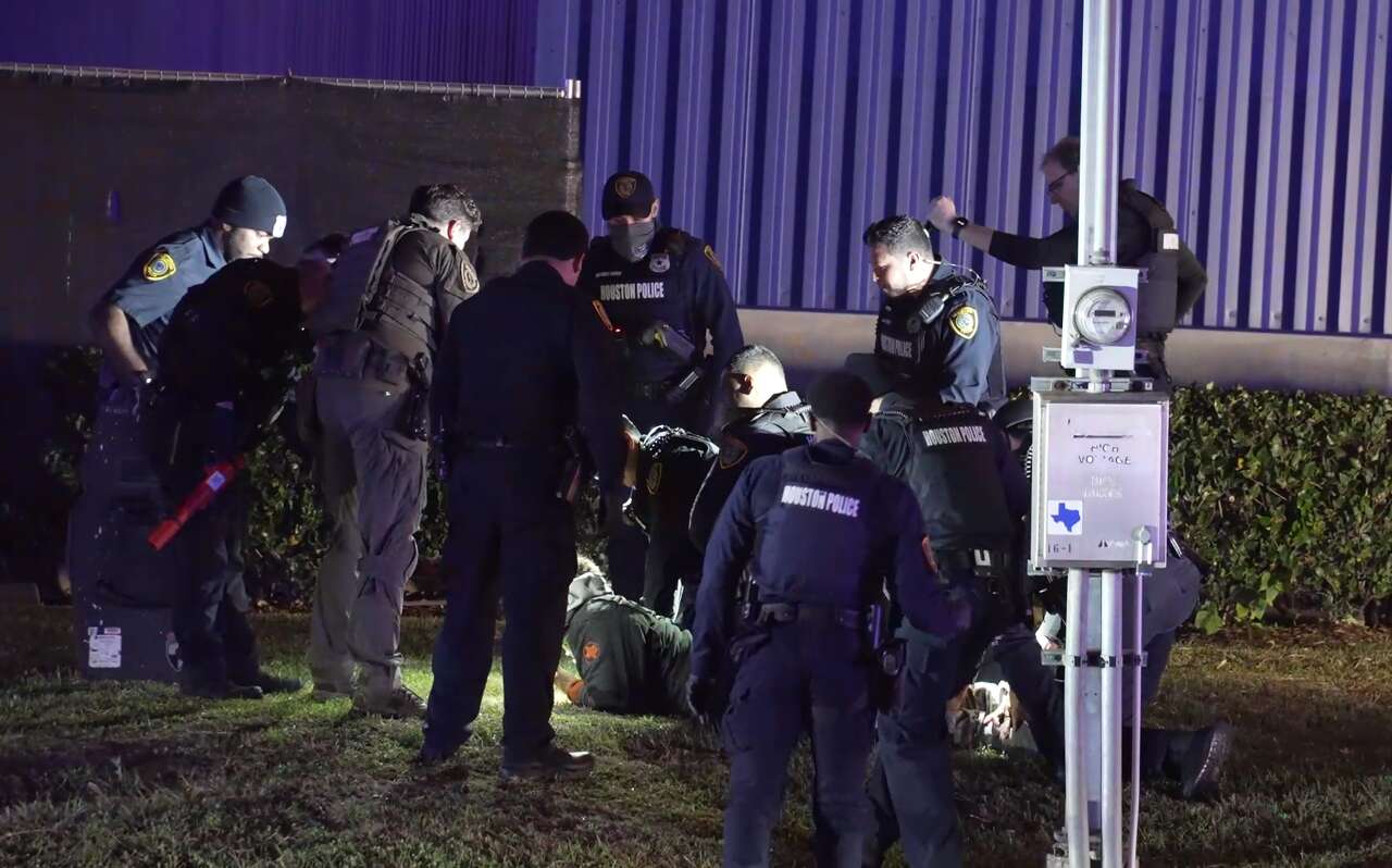 Man tased and detained outside IKEA after breaking eyeglass store ...